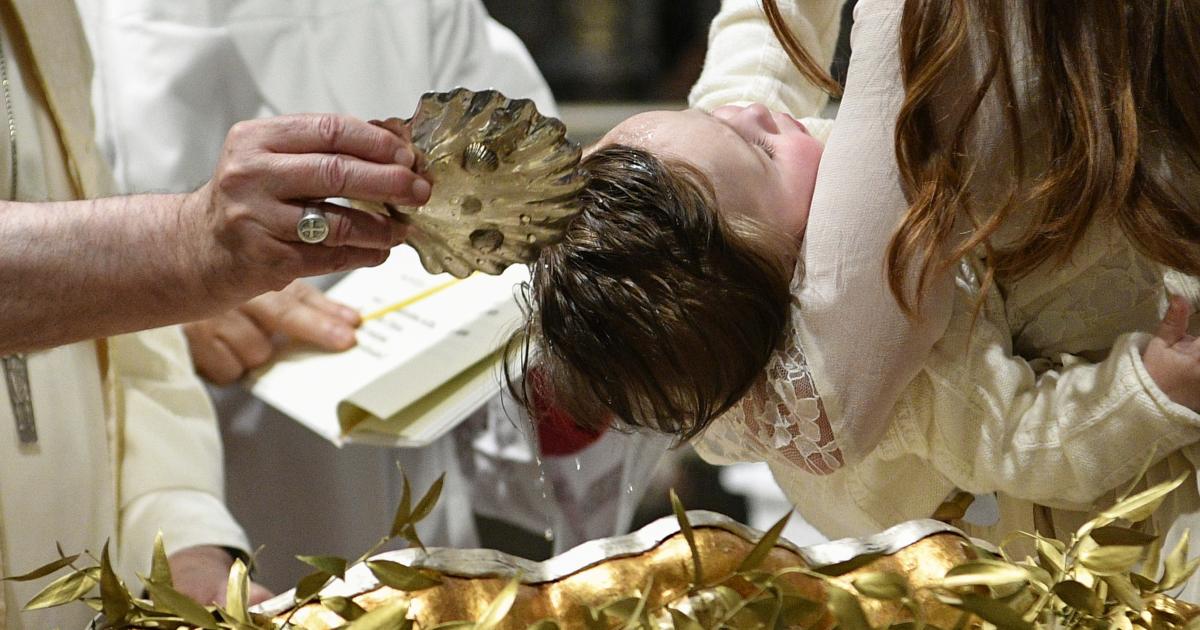 Pope Francis: Celebrate the Date of your Baptism Like a Birthday | Gulf ...