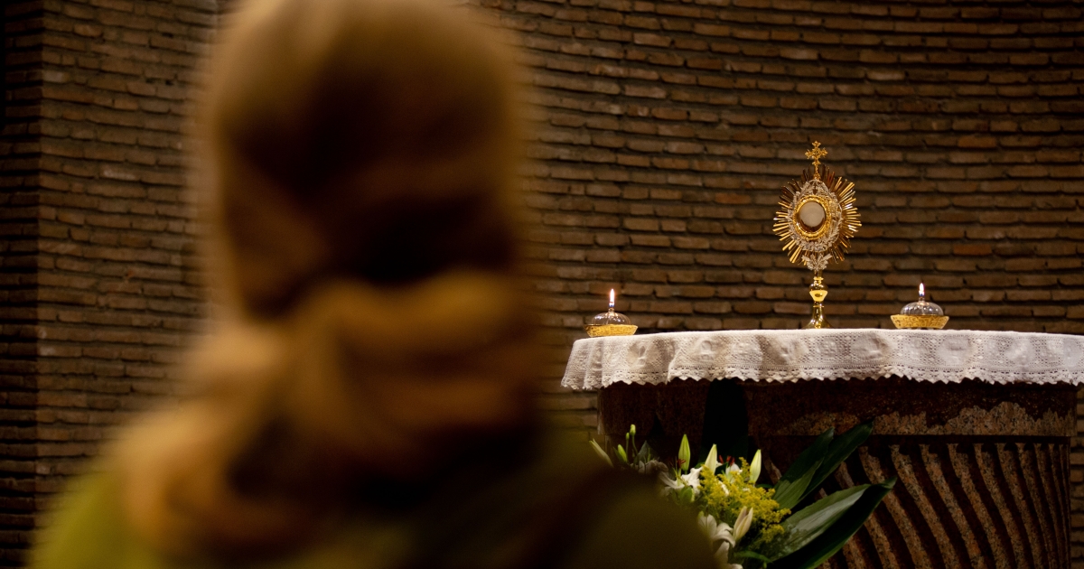 Pope Francis: In the Silence of Adoration We Receive God’s Grace | Gulf ...