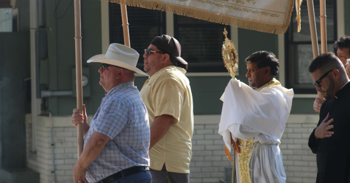 Eucharistic Procession Brings Christ to Local Community | Gulf Coast ...